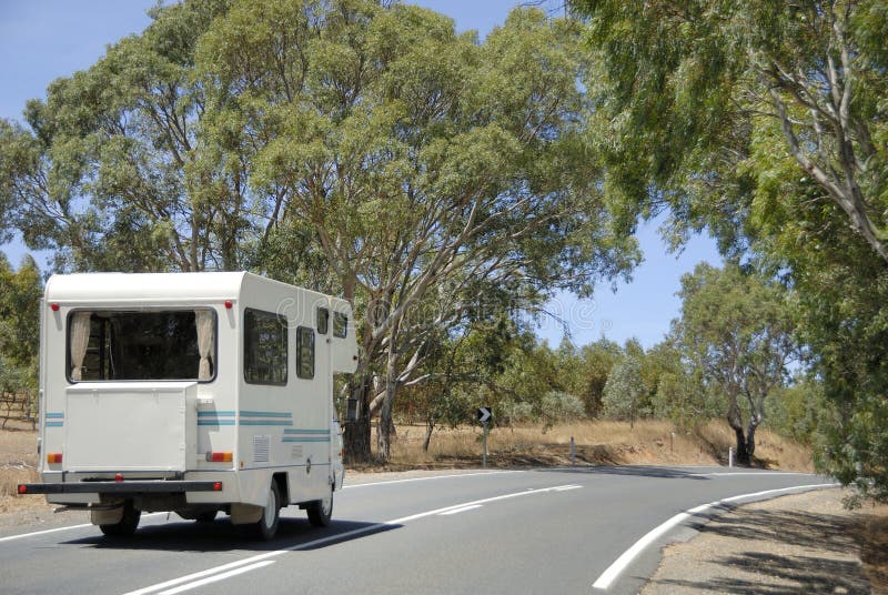 Mobil-home sur la route image stock. Image of australie - 4722187