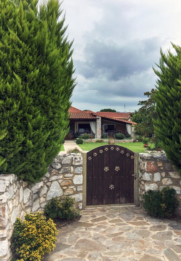 Petite Maison Grecque Traditionnelle Photo stock - Image du ...