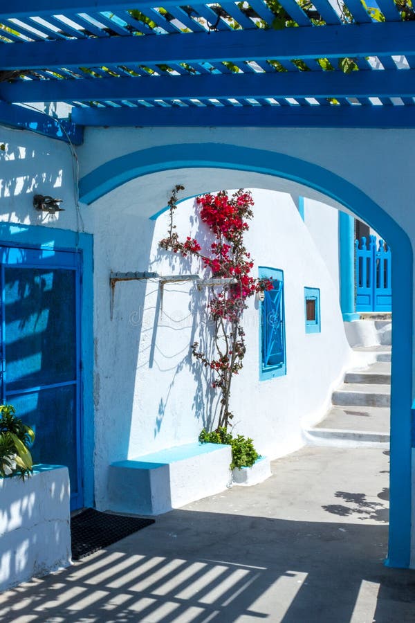 Maison Grecque Traditionnelle Sur Santorini Avec L'escalier Image stock ...