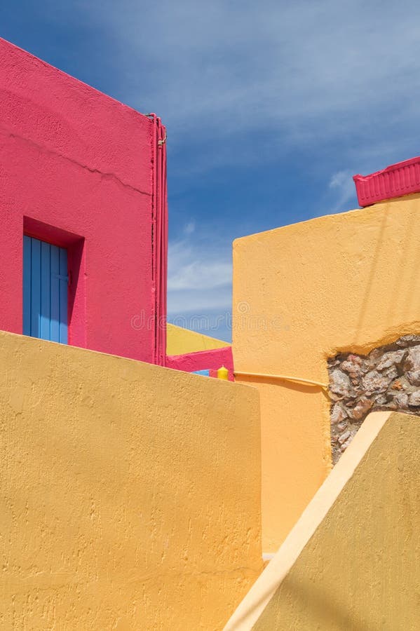 Maison grecque typique image stock. Image du ciel, crète - 77004075