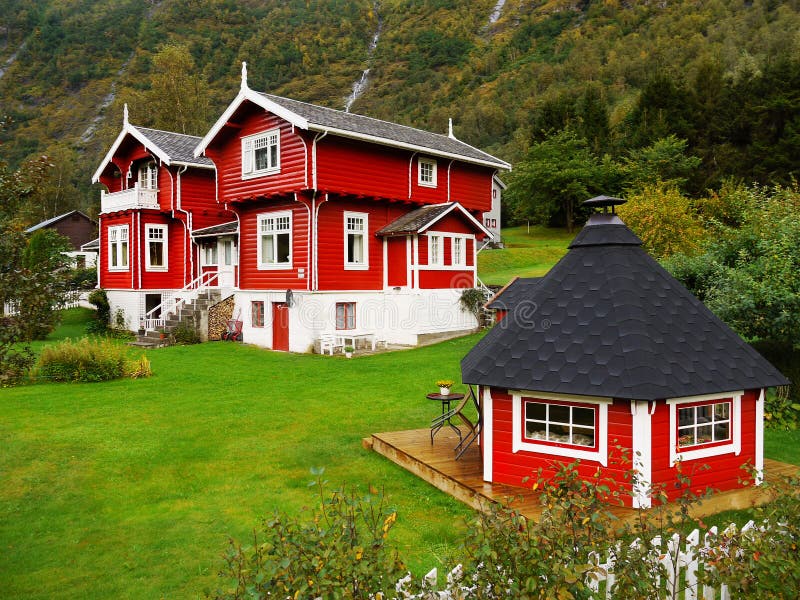 Chambre En Bois Rouge Traditionnelle, Norvège Photo stock - Image du ...