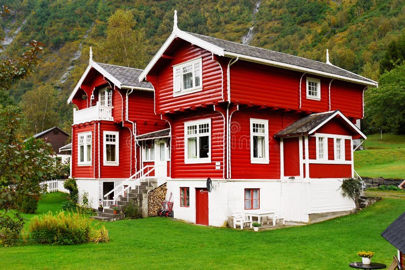 Chambre En Bois Rouge Traditionnelle, Norvège Photo stock - Image du ...