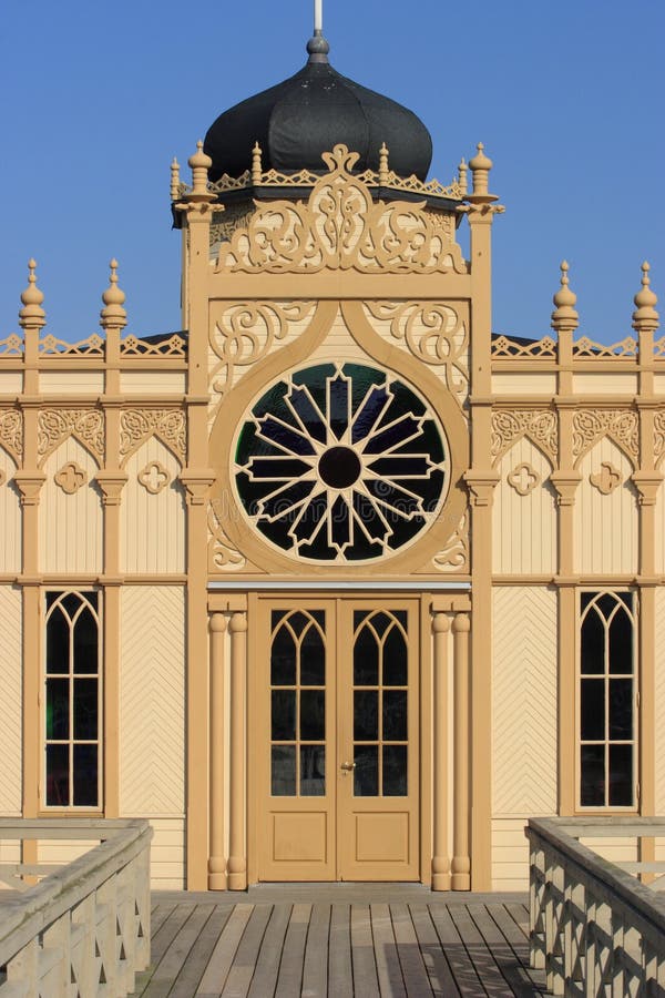 Maison orientale photo stock. Image du panneau, passerelle - 28349158