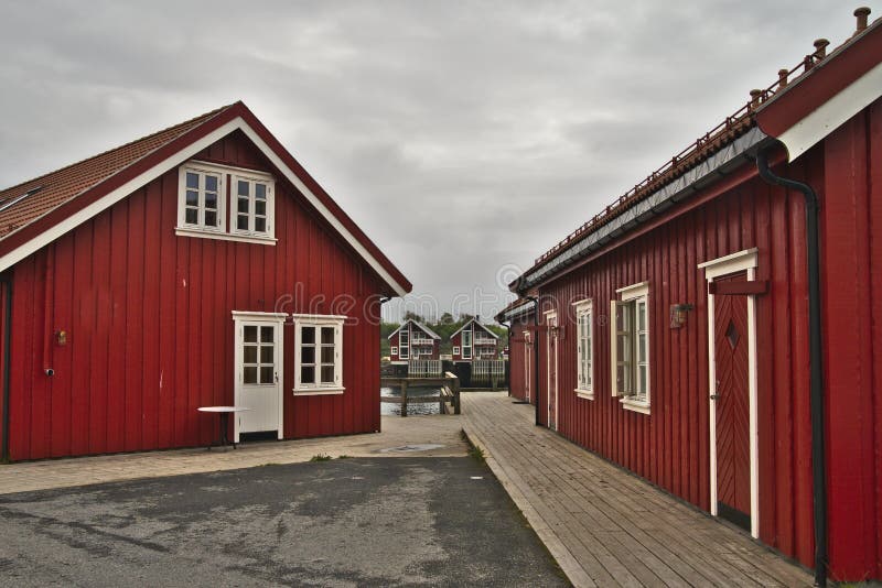 Maison Rouge En Bois Traditionnelle De Rorbu Image stock - Image of ...