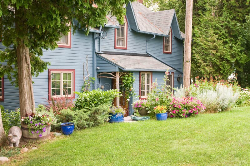 Maison rustique en bois image stock. Image du calme, intime - 15299523