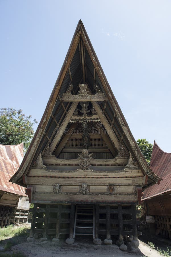 Maison Traditionnelle De Batak, Lac Toba, Sumatra Image stock - Image ...
