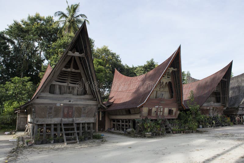 Maison Traditionnelle De Batak, Lac Toba, Sumatra Image stock - Image ...