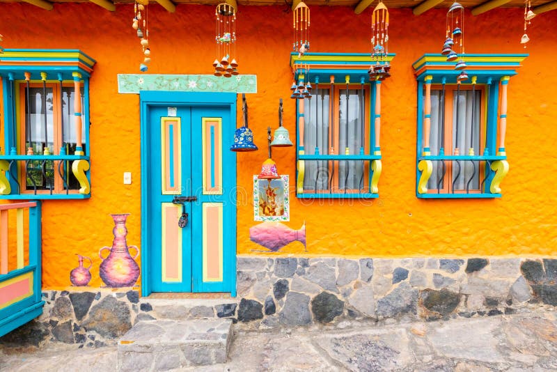 Maison Traditionnelle Typique Colombie De Raquira Image stock éditorial ...