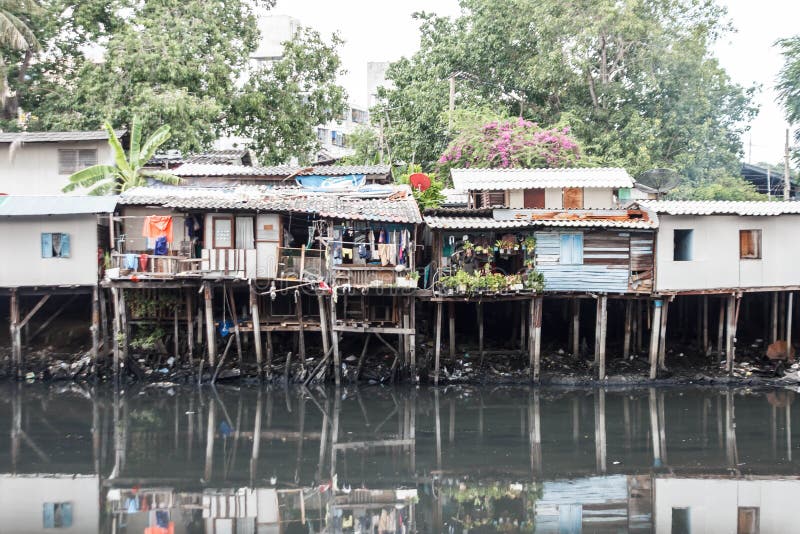 Maisons de taudis image stock. Image du thailand, mauvais - 44423591