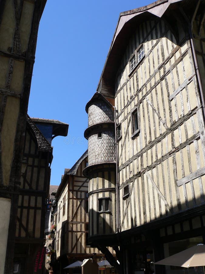 Maisons Traditionnelles, Troyes ( France ) Stock Photo - Image of color ...