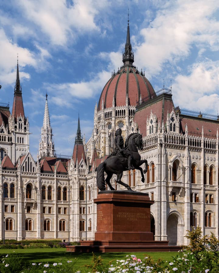 Majestic Hungarian Parliament Building in Budapest. Editorial Stock ...