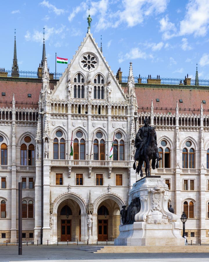 Majestic Hungarian Parliament Building in Budapest. Editorial Stock ...