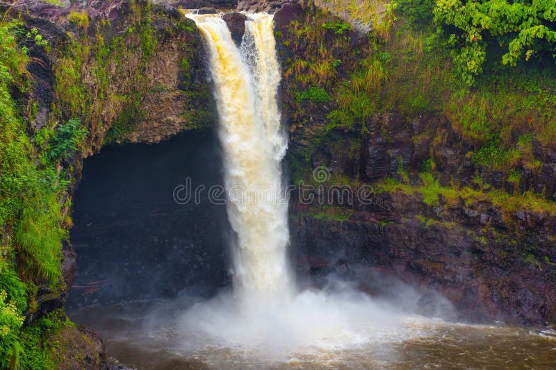 Majestic Waterfall at Wailuku River State Park Stock Photo - Image of ...