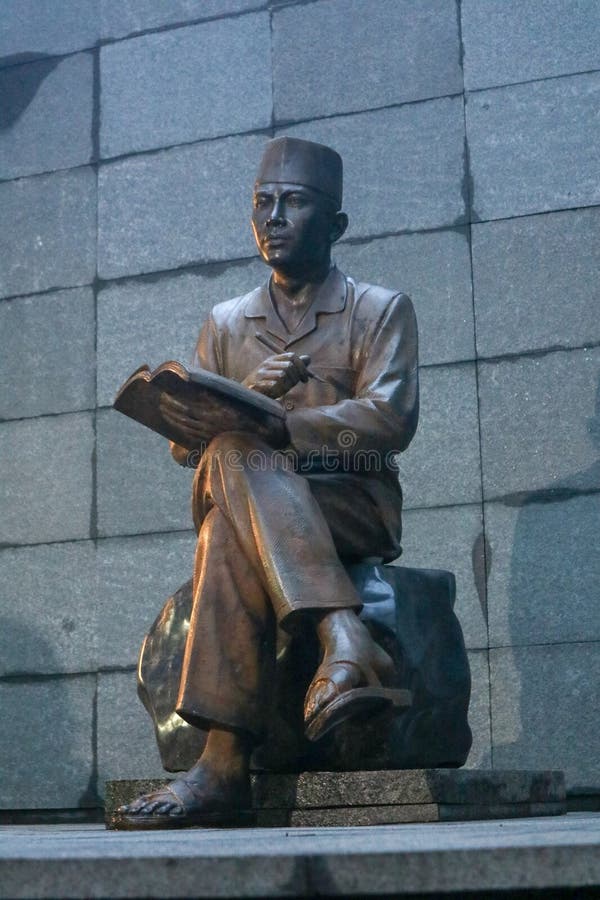 The Majesty of the Statue of Indonesia& X27;s First President Editorial ...