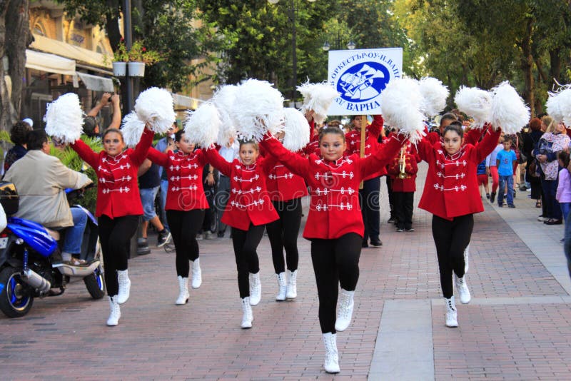 Majorette Sulla Parata Bulgaria Della Via Di Varna Fotografia ...