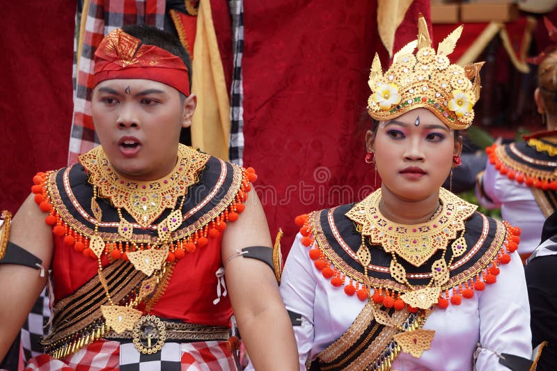 Makepung Loloan Dance from Bali. this Dance is Used As a Welcome Dance ...