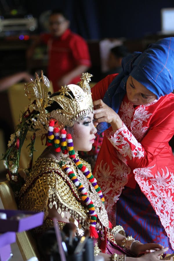 Makeup for bride editorial photo. Image of indonesia - 69727491
