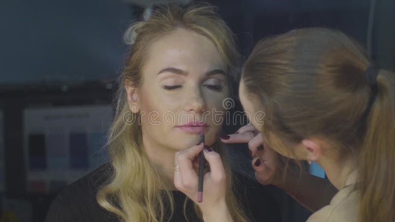Makeup Stylist Using Cosmetics Pencil for Lips Make Up in Beauty Studio ...