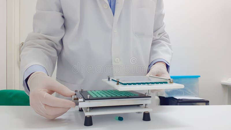 Capsule making machine stock photo. Image of green, vitamin - 143727562