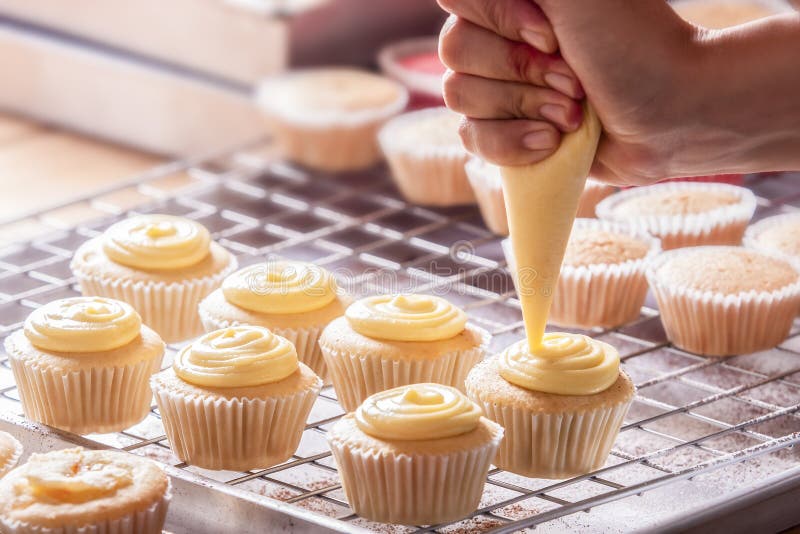 Pretty Housewife Making Cupcakes Stock Photo - Image of cupcakes ...