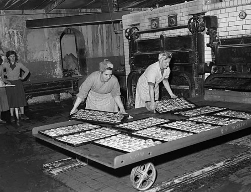 Making Eccles Cakes At The Arran Factory In Y Bala Picture. Image ...