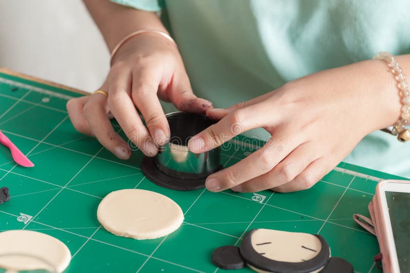 Making of fondant cake stock image. Image of action, process - 56254349