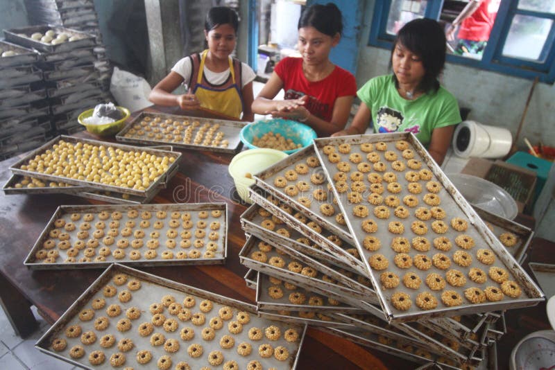Making pastry editorial photography. Image of cookies - 32538482