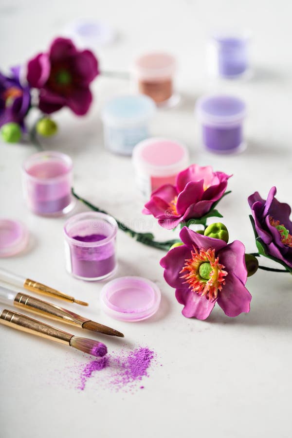 Making Sugar Flowers with Powdered Dyes Stock Image - Image of blossom ...