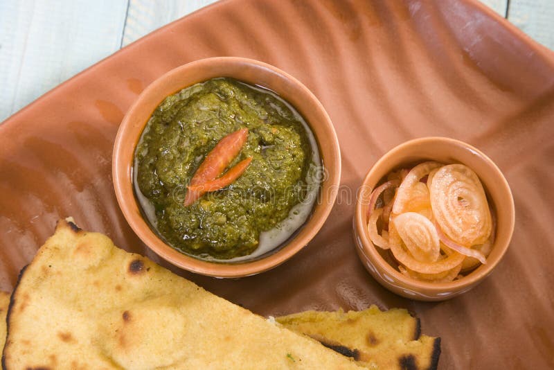 Makki Di Roti - Saag De Ka Del Sarson Foto de archivo - Imagen de ...