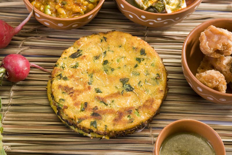Makki Di Roti - Sarson Ka Saag Stock Image - Image of jaggery, lunch ...