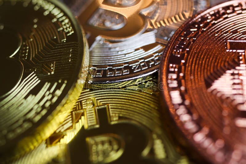 Makro Closeup of Shiny Glittering Isolated Bit Coins Cryptocurrency ...