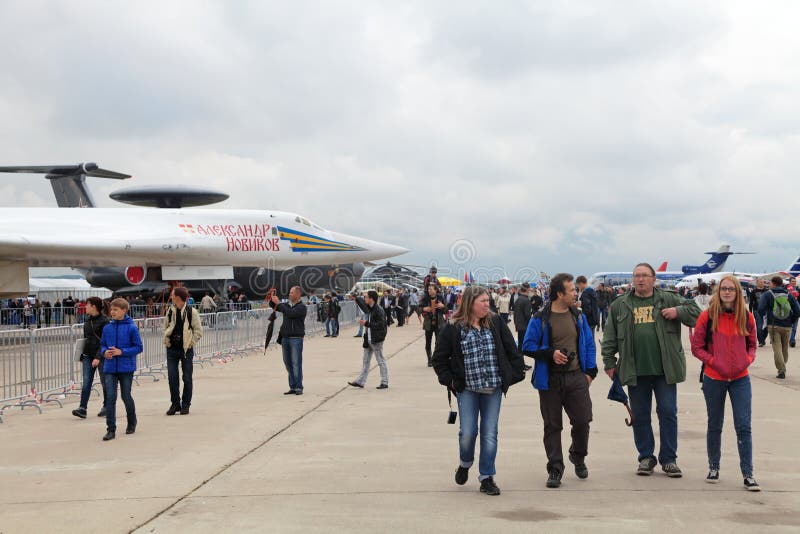 MAKS-2013 editorial photo. Image of runway, people, aeroplane - 38116716