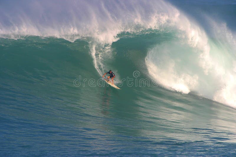 Makua Rothman Surfant Au Compartiment De Waimea Image stock éditorial ...