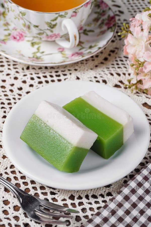 Malay Sweet Dessert Kuih Talam Stock Photo - Image of plate, sweet ...