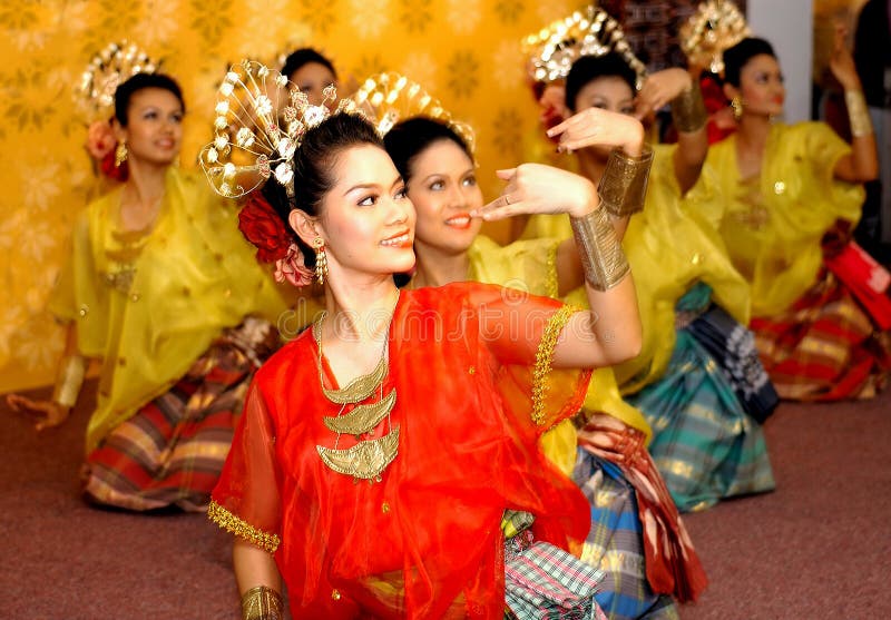 Traditional Malay Dance editorial photo. Image of malaysia - 27796551