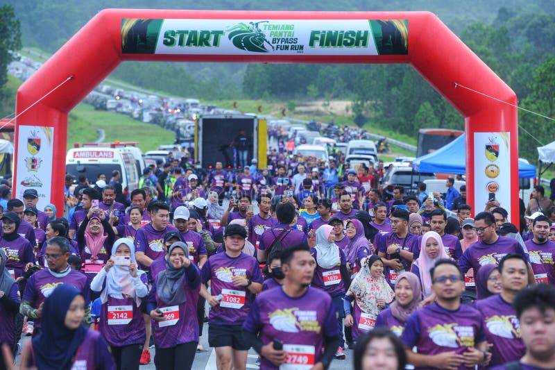 People and outdoor editorial image. Image of education - 260482000