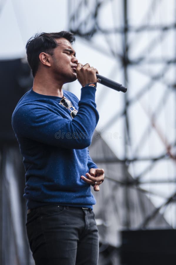 Malaysian Singer editorial stock photo. Image of satar - 54585153