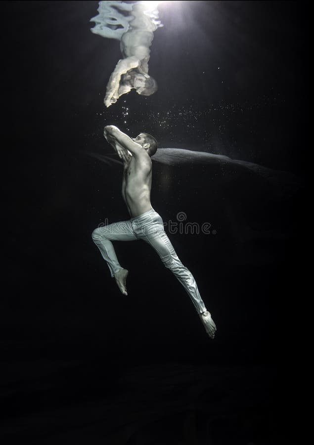 4+ Underwater ballet Free Stock Photos - StockFreeImages