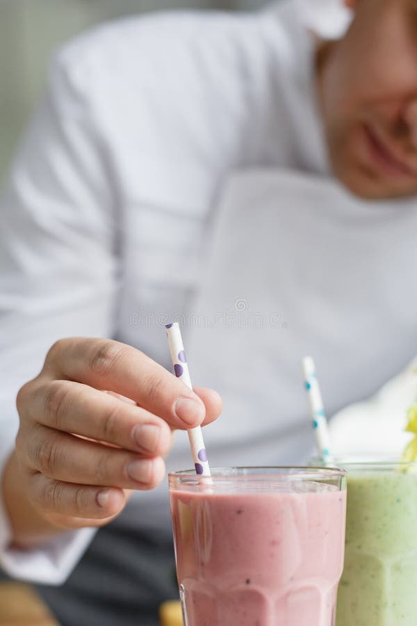 Male Chef Blending Smoothie Stock Image - Image of preparing, blender ...