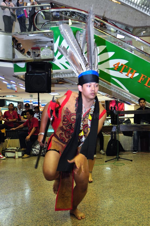 Male Dancer in Murut Warrior Costume Editorial Photo - Image of ...