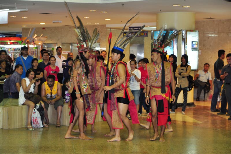 Male Dancers in Murut Warrior Costume Editorial Photo - Image of life ...