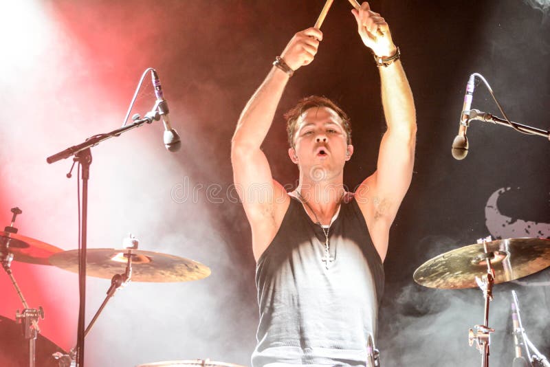 Male drummer editorial stock image. Image of cymbals - 88901259