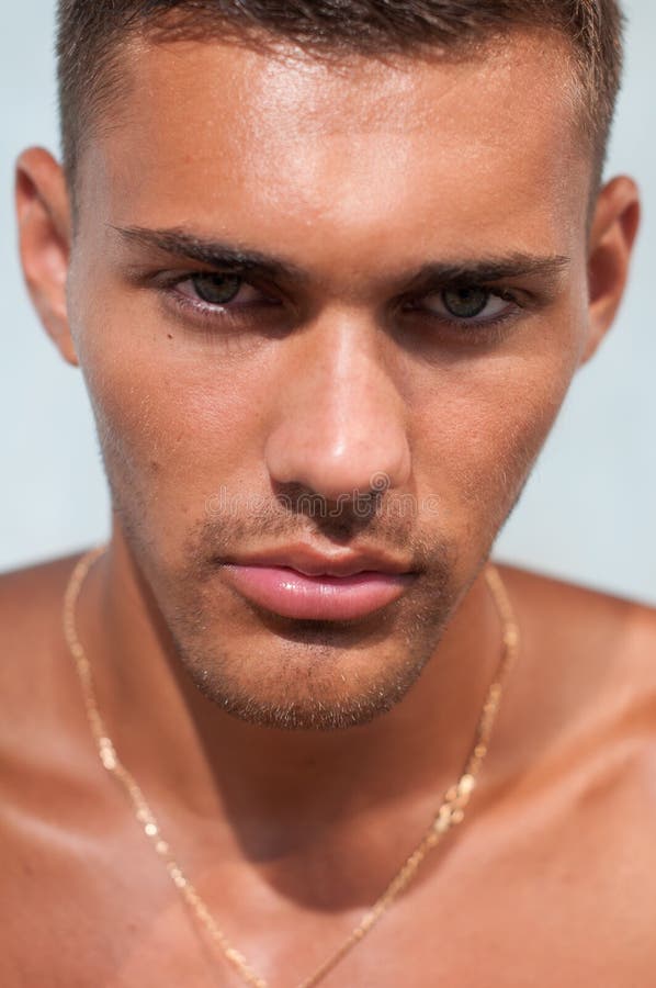 Male model shirtless arkivfoto. Bild av muskel, mode - 95764306