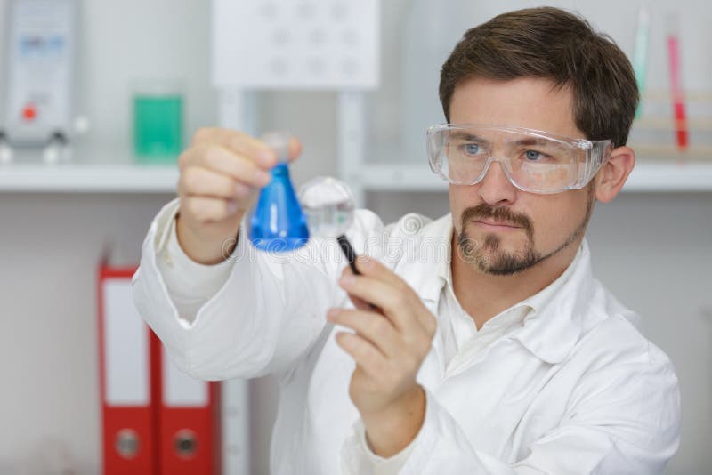Male Scientist Researcher Conducting Experiment in Lab Stock Image ...