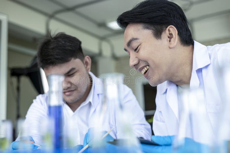 Male Teachers of Science Teach Students Happily Stock Photo - Image of ...