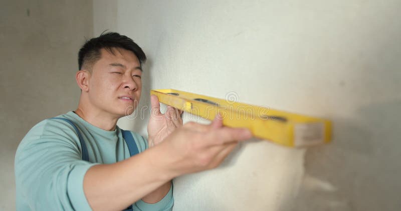 Male Worker Checking Level of the Wall with the Bubble Level Tool Stock ...