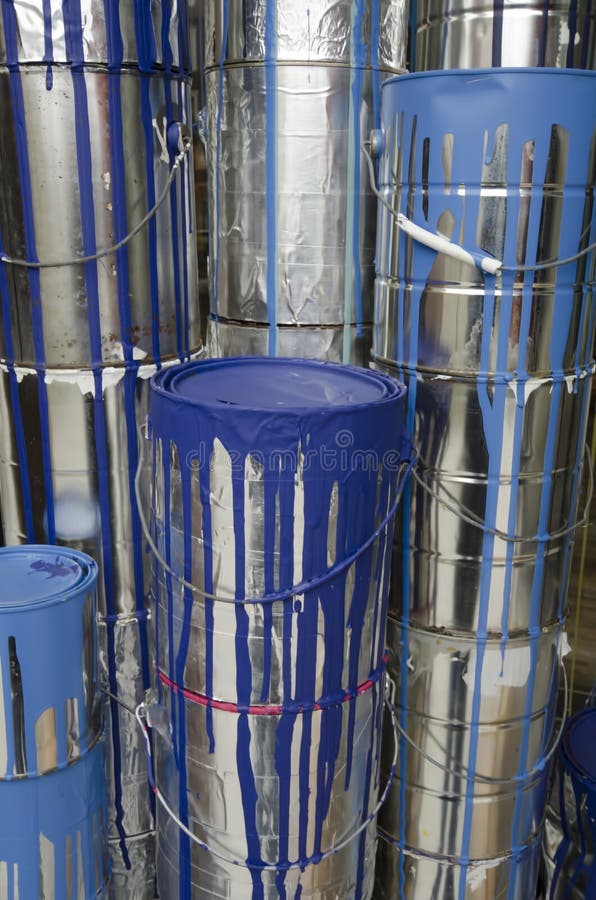 Farbdosen und Farben stockfoto. Bild von muster, dose - 23211254