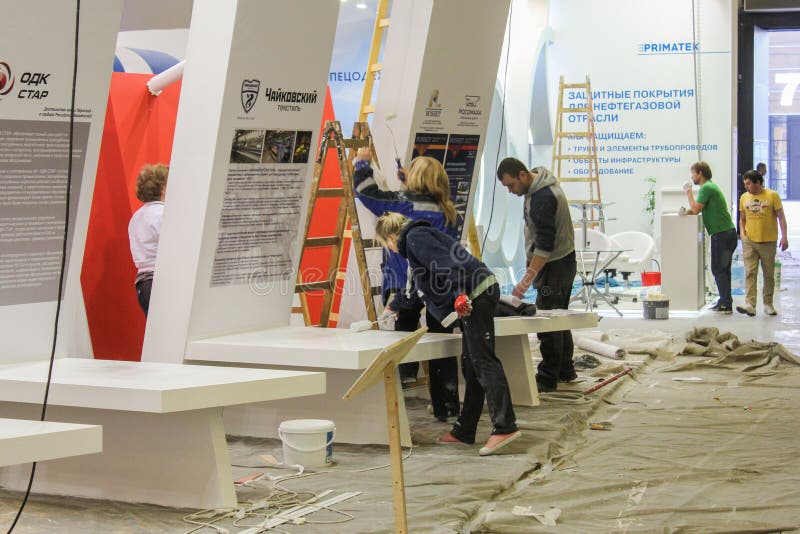 Maler bei der Arbeit redaktionelles stockfotografie. Bild von arbeit ...