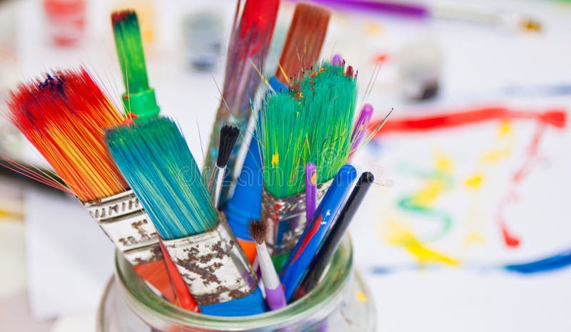 Bunte Pinsel Mit Farben Im Hintergrund Stockbild - Bild von kunst ...