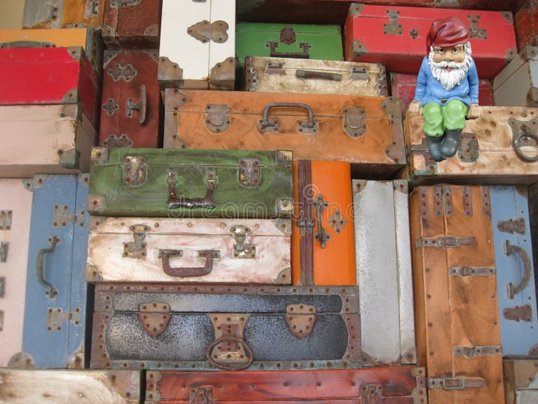 3,212 Maletas En Colores Fotos de stock - Fotos libres de regalías de ...